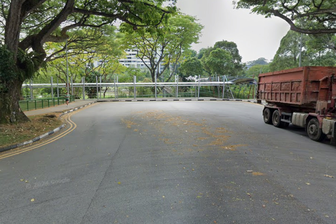 Man illegally parks at Clementi dead end road, won't budge, buses can't ...